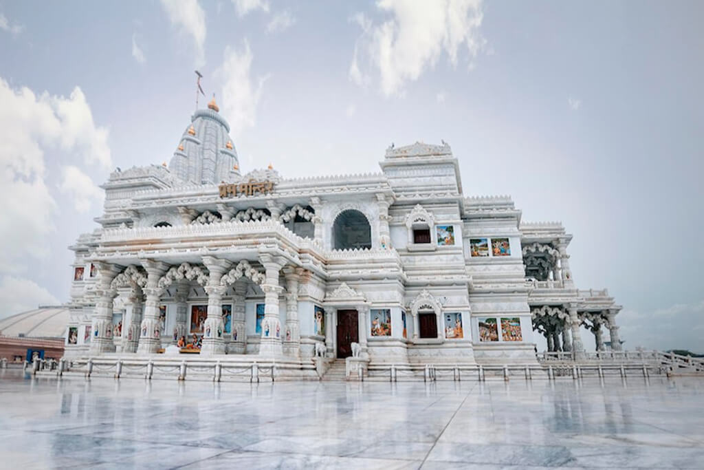 Beautiful & Popular Religious Places in India You Must Visit (2025)